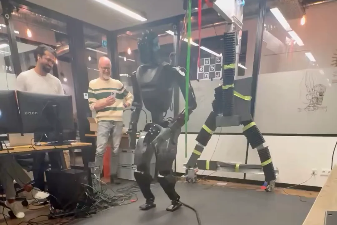 Foundation’s 20-Minute Uncut Walking Video Is Deliberately Unimpressive ...